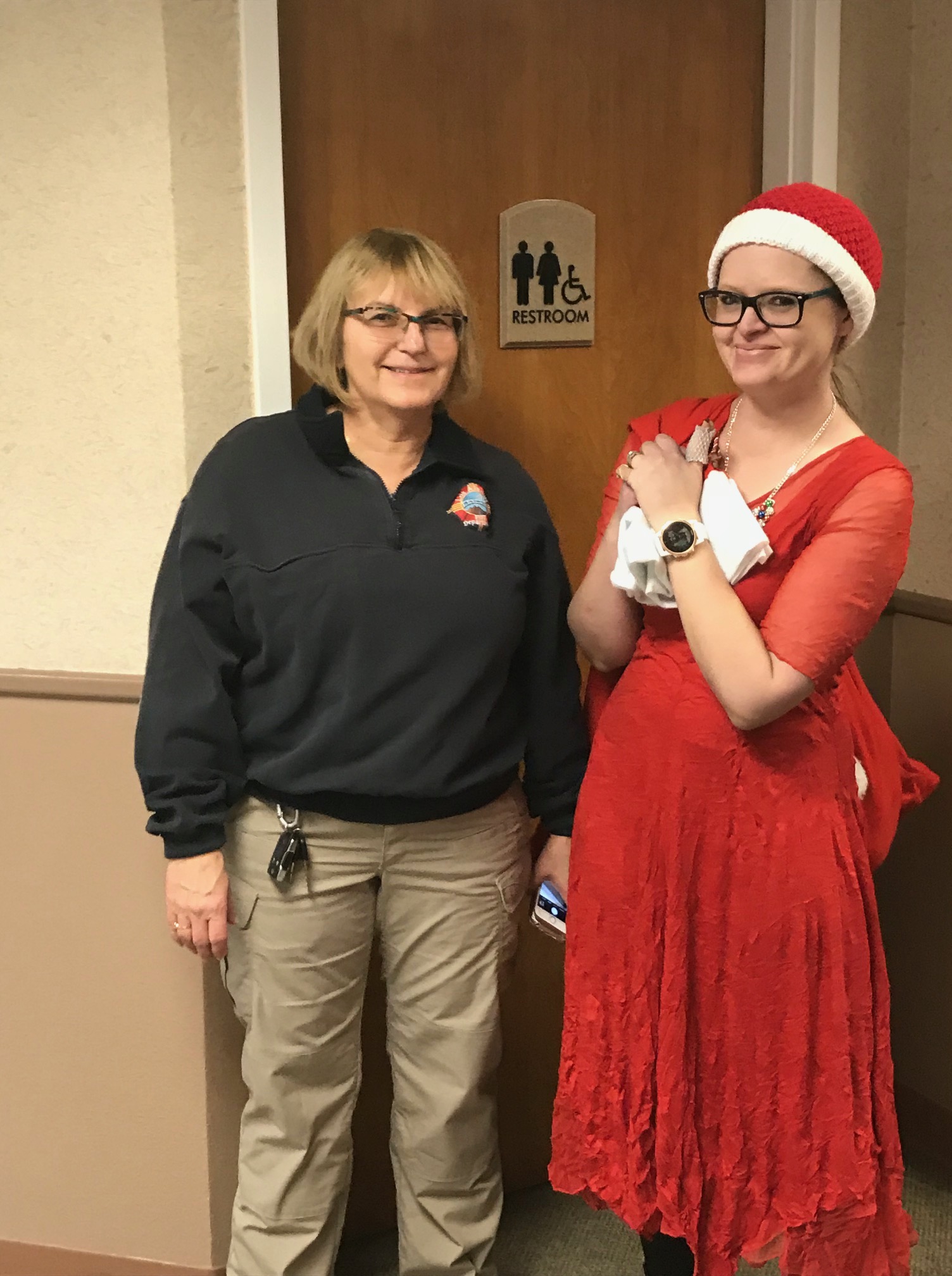 Los Alamos First Responders Deliver Holiday Gift Bags To Aspen Ridge ...