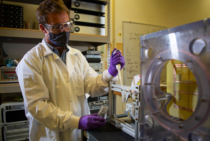 LANL: New Machine Harnesses Earth’s Magnetic Field To Detect Chemicals ...