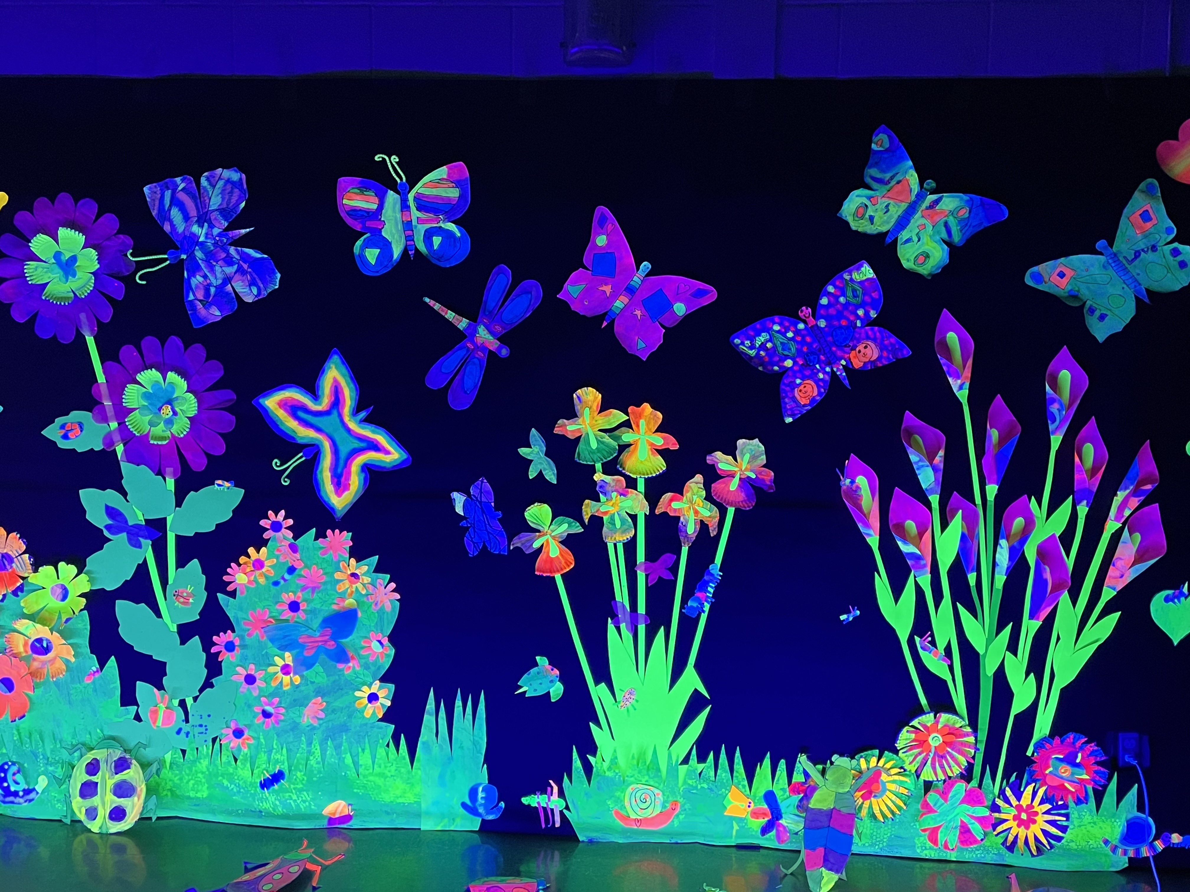Pinon Elementary School Produces Extraordinary ‘It’s A Bug’s Life’ Glow Wall Artistic Display ...