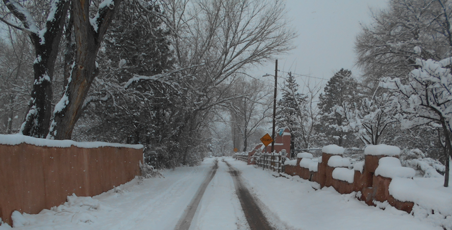 jemezsprings-snow-on-mooney-blvd-2feb2022 – Los Alamos Reporter
