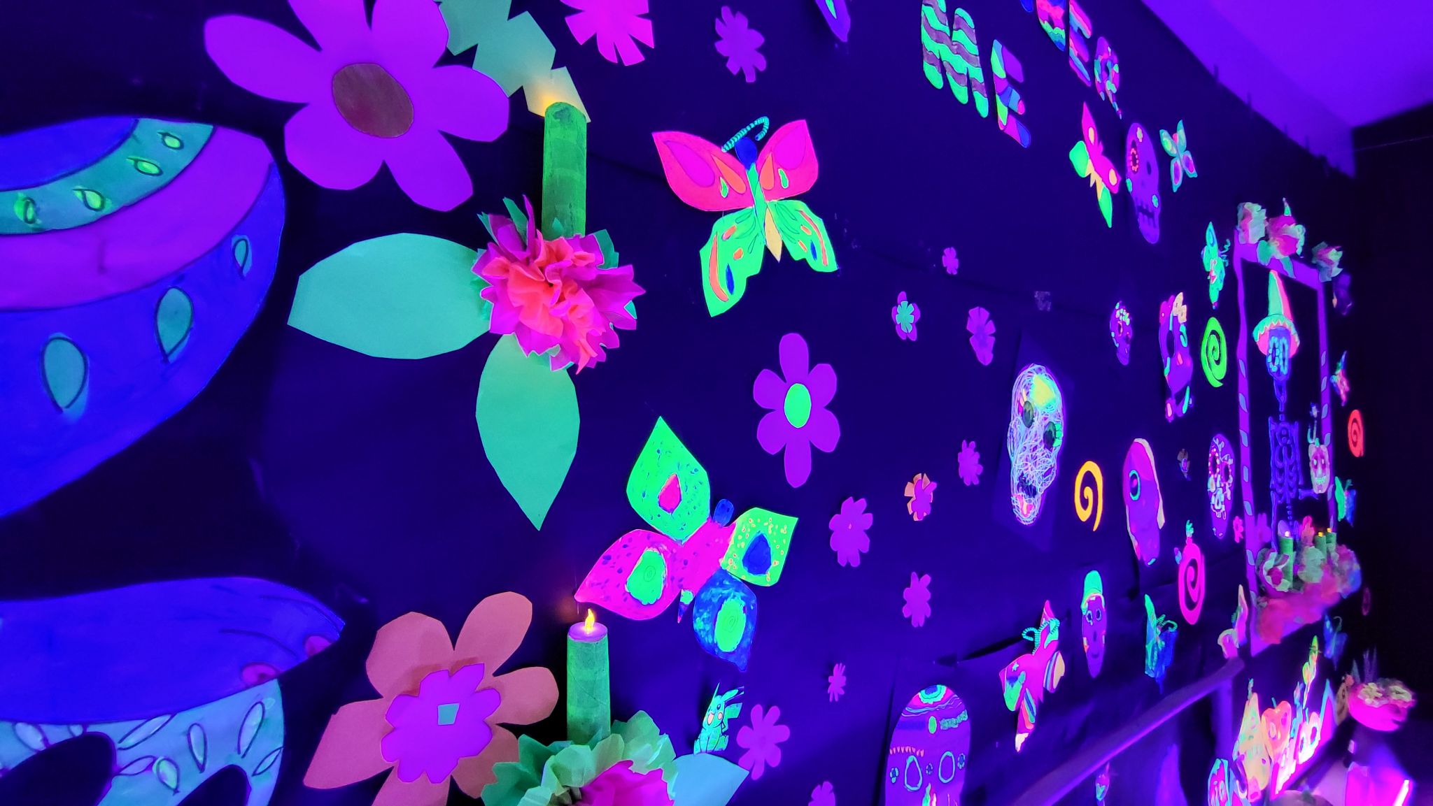 Chamisa Elementary School Glow Tunnel Delights Students And Community ...